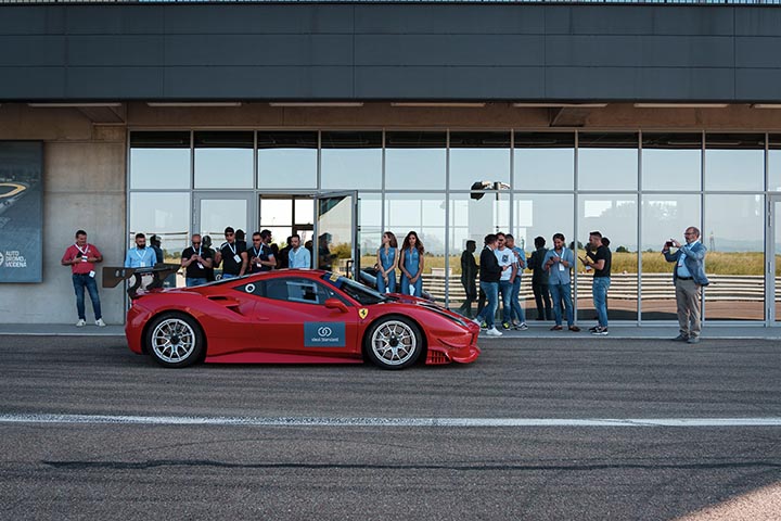 La sorpendente "Ferrari Experience” di Ideal Standard